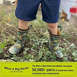 Western Chief Boys Waterproof Printed Rain Boot with Easy Pull on Handles - Tractor Tough, 8 M US Toddler