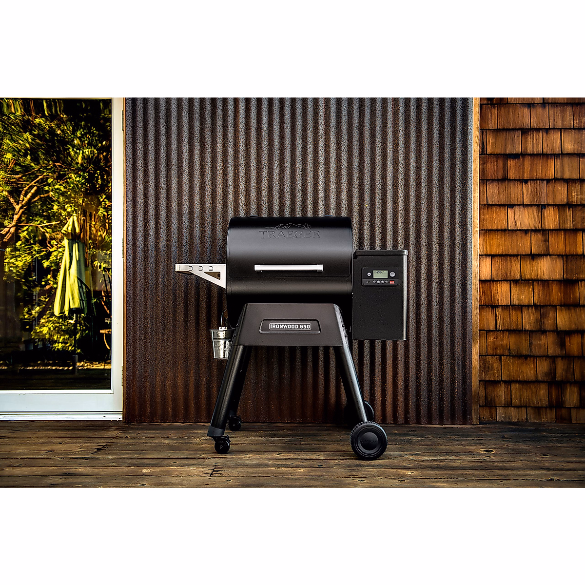Traeger Grills Ironwood 650 Electric Wood Pellet Grill and Smoker, Black, 650 Square Inches Cook Area, 500 Degree Max Temperature, Meat Probe, 6 in 1 BBQ Grill with WiFi and app connectivity