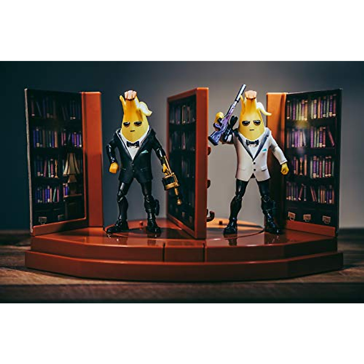 FORTNITE Agent’s Room , Includes 2 (4-inch) Articulated Agent Peely Figures, Playset with Secret Passageway, Legendary Accessories, Weapons, Accessory Storage