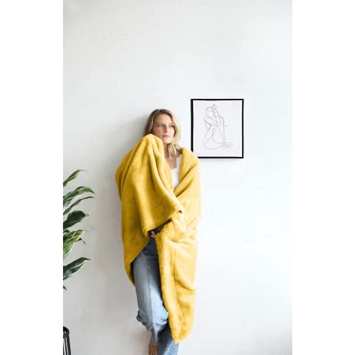 Faux Fur Throw Blanket - Warm & Cozy Throw Blanket for Couch, Bed, Sofa - Gold/Mustard Throw Blanket for Home Décor - Double Sided, Ultra Soft Throw Blanket
