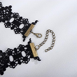 Kercisbeauty Black Lace Choker Gothic Necklace with Crystal for Women Halloween Party Custume Vintage Thick Choker
