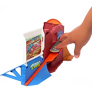 Hot Wheels Skate - Skatepark - Exclusive Board and Shoes (Donut Skatepark)