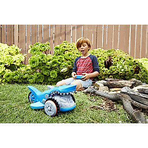 Hot Wheels R/C Supercharged Shark Vehicle, that Races on Land & Water, R/C Chomping Mechanism, Dynamic Steering, for Kids 5 Years Old & Older [Amazon Exclusive]