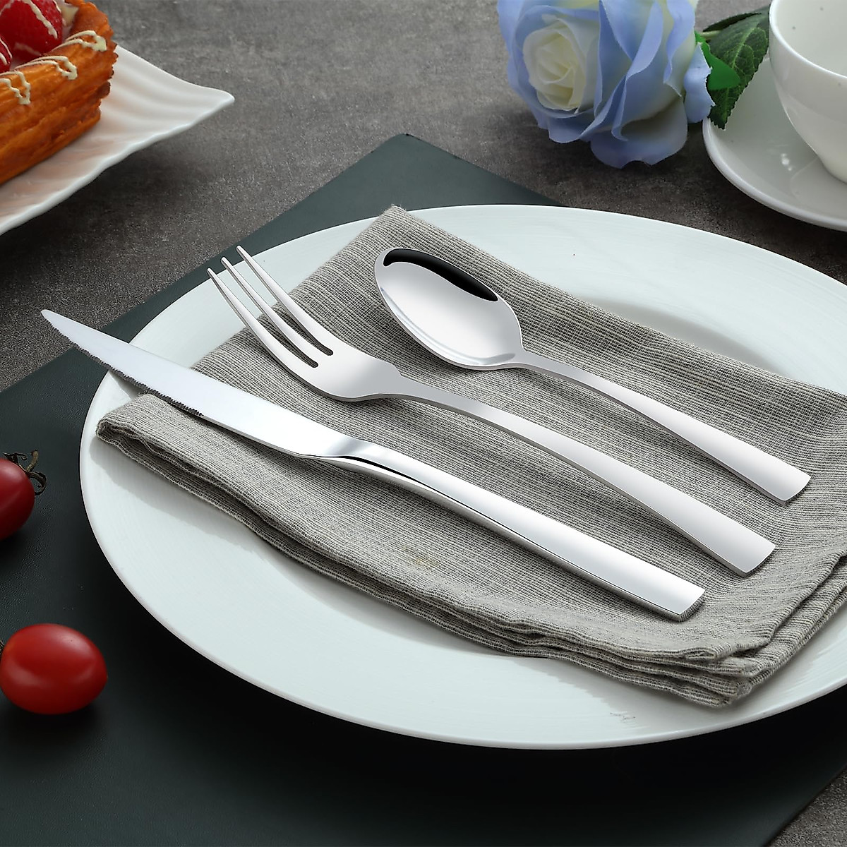 Gymdin 12 Pieces Dinner Forks Set, Forks Silverware(8 inches), 3-Tine Forks Set, Top Food Grade Stainless Steel Silverware Forks, Highly Mirror Polished, Silver Fork, Metal Forks, Dishwasher Safe