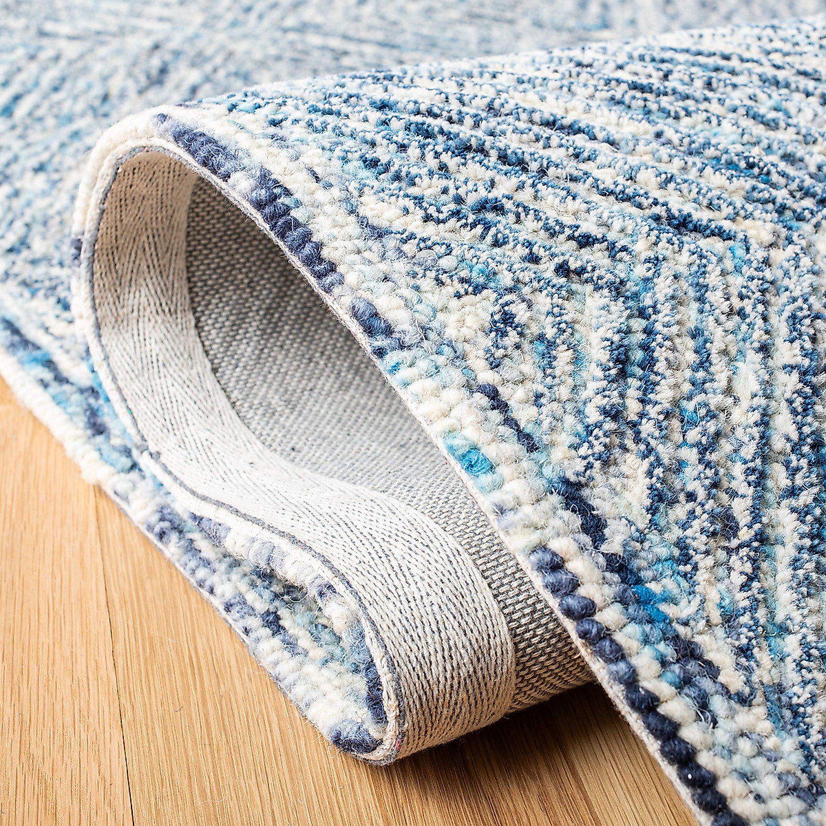 SAFAVIEH Capri Collection Area Rug - 9' x 12', Ivory & Blue, Handmade Wool, Ideal for High Traffic Areas in Living Room, Bedroom (CPR207A)