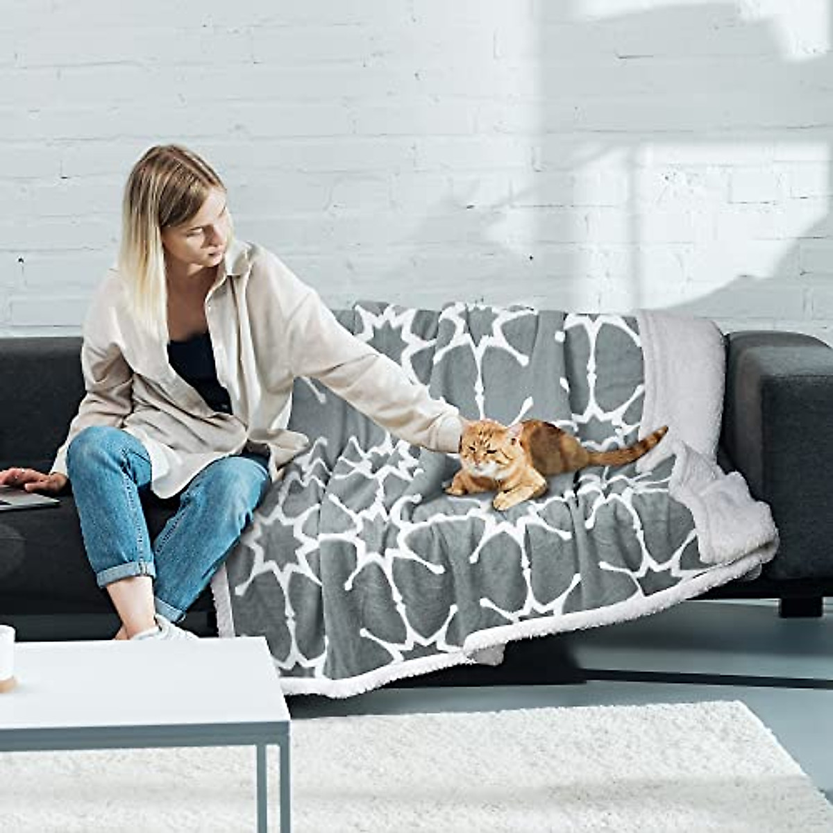 Sherpa Blanket Plush Throw Blanket Size 50" x 60" Bedding Fleece Reversible Blanket for Bed and Couch, Super Soft Comfy Warm Fuzzy TV Blanket Grey