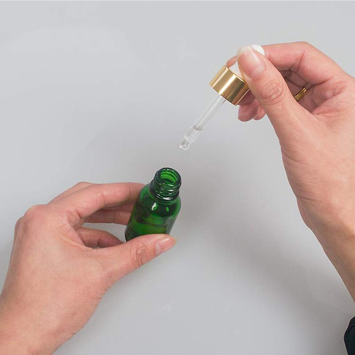 3PCS 100ML (3.34oz) 3 Ounce Green Glass Bottles Empty Refill Dropper Bottles Jars With Glass Eye Droppers For Cosmetics Essential Oils Chemistry Lab Chemicals Colognes perfumes