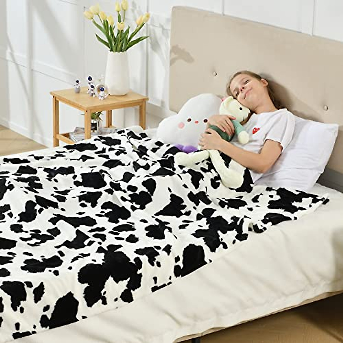 Yaning Cow Print Blanket, Soft Cozy Lightweight Blanket for Kids Adults, Plush Flannel Fleece Throw Blanket for Sofa Couch Bed Decor, Black White, 50x60 inches