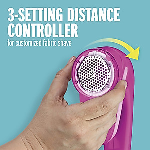 Conair Fabric Shaver and Lint Remover, Battery Operated Portable Fabric Shaver, Pink