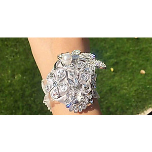 DOTKV Artificial Wrist Silk Flower Boutonniere Wrist Bouquet Corsage Flower with Pearl and Diamond for Wedding Decor, Cocktail Party 1pc (Silver)