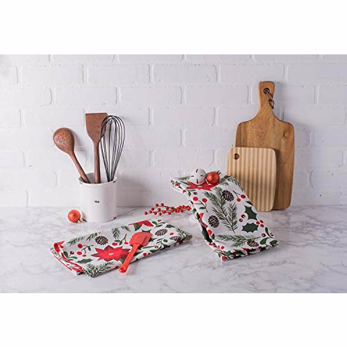 DII Christmas Kitchen Towel Set, Floral Tea Towels for Baking, Cleaning, Entertainment & Cooking, 18x28, Holiday Sprigs, 2 Piece