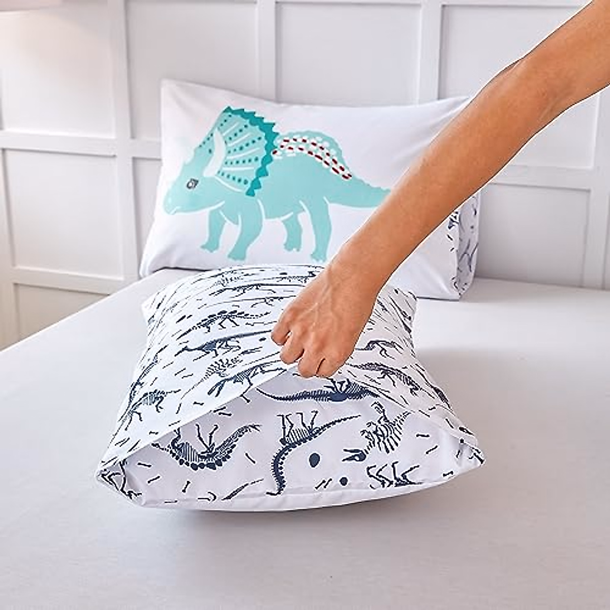 RYNGHIPY Dinosaur Comforter Set for Kids Boys Girls Dinosaur Bedding Set with 2 Pillowcases Soft Breathable Microfiber Comforter Sets for All Season (White,Twin)