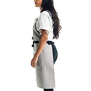 Caldo Daily Cotton Kitchen Apron for Cooking- Mens and Womens Professional Chef or Server Bib Apron - Adjustable Straps with Pockets and Towel Loop (Grey)