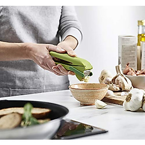 Joseph Joseph CleanForce Press Powerful, Squeeze, Easy Garlic Mincer with Trigger-Operated Wiper Blade and Handy Cleaning Tool, One Size, Green