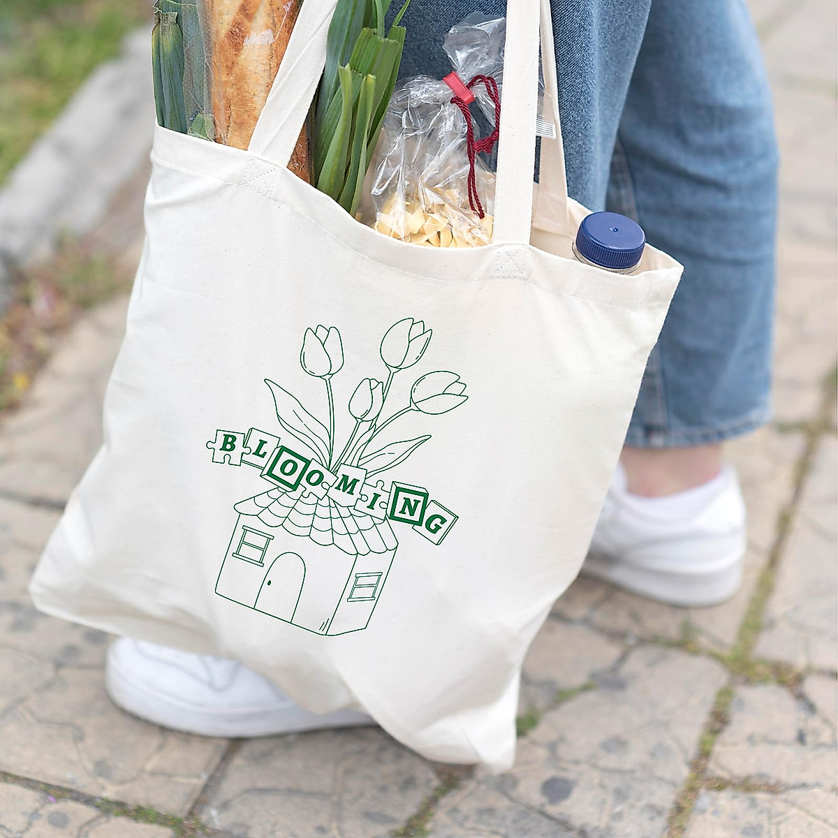 THEYGE Cute Tote Bag Simple Canvas Bag Lovely Funny Pattern Tote Bag for Women Gift Cotton Canvas Tote Bag With Pocket Reusable Grocery Shopping Bag Shoulder Bag