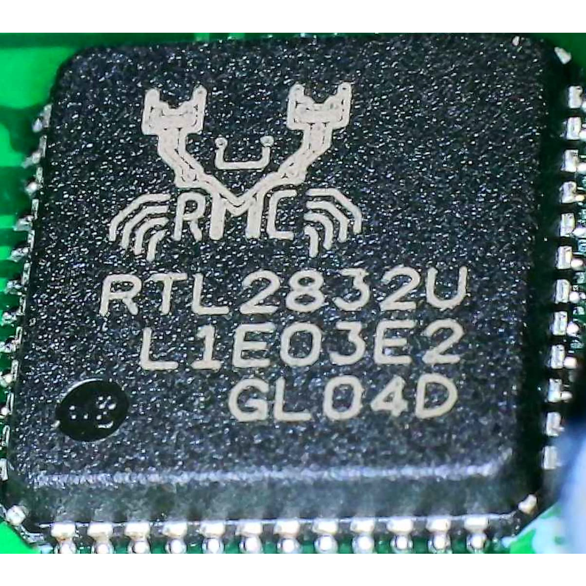 ADSBexchange.com Orange R860 RTL2832U, 0.5 PPM TCXO SDR w/Amp