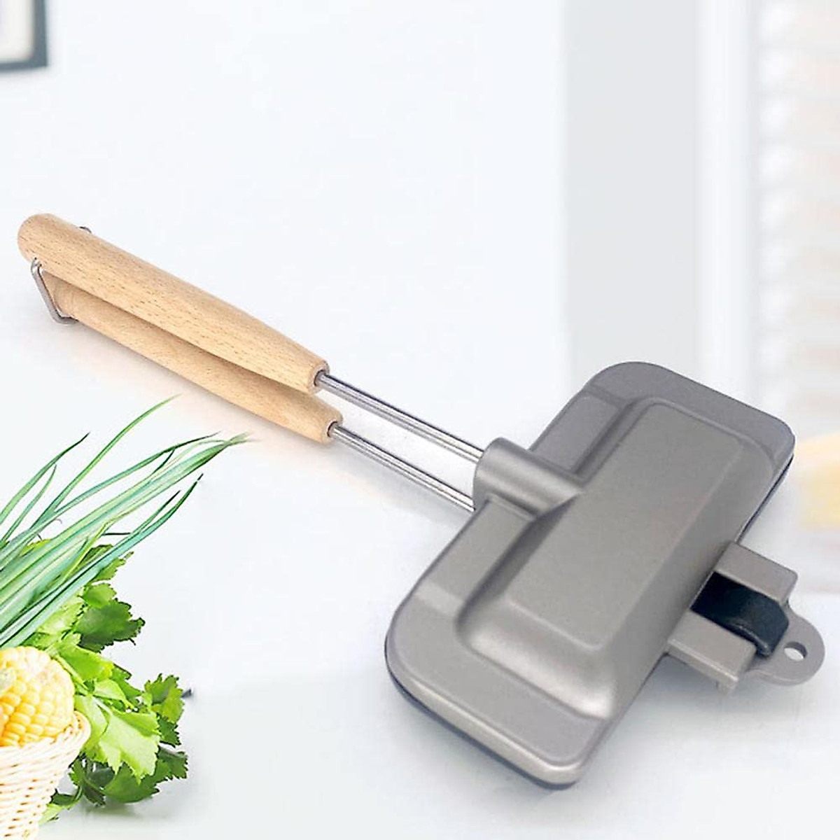 Mini Sandwich Maker,Pie Maker, Hot Dog Toaster With Detachable Handles Campfire Cooking Equipment Pie Irons for Camping Cast Iron Mountain Pie Maker