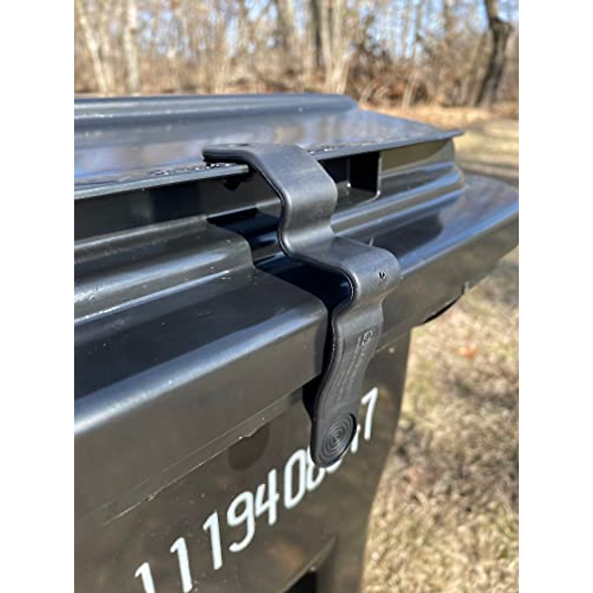 SafeWaste Push Clip Auto-Release Rubber Trash Can Lid Latch, for Litter Prevention and Safety. Stops Wind Blowing lid Open, Stops Animals accessing Contents. Automatically Releases When Collected