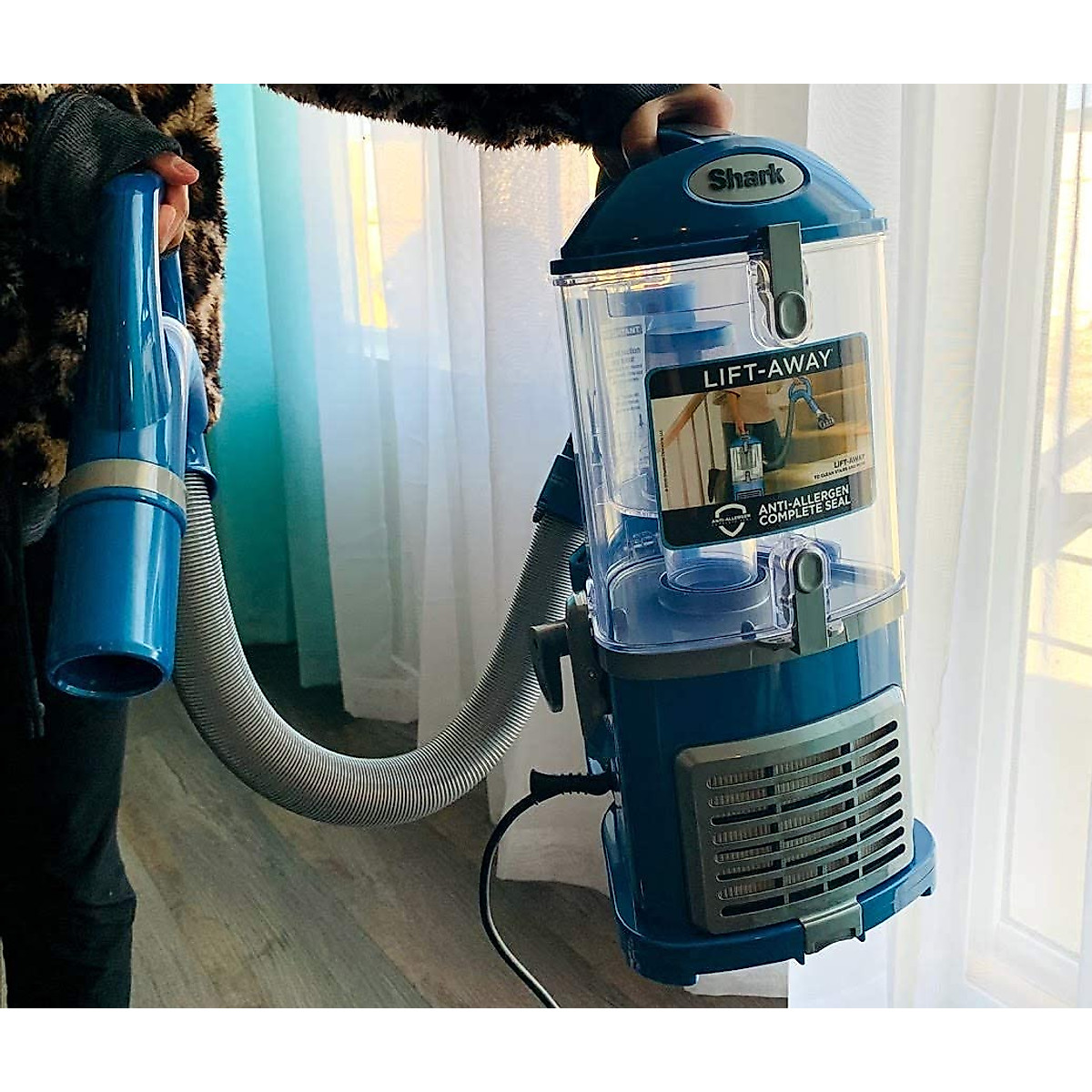 Shark Navigator Lift Away Vacuum Cleaner Blue (Renewed)
