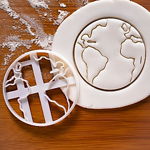 Earth cookie cutter, 1 piece - Bakerlogy