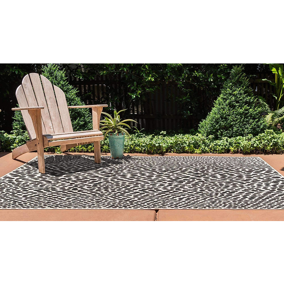 Unique Loom Outdoor Collection Area Rug - Cape Town (5' 3' x 8' Rectangle, Black/ Ivory)