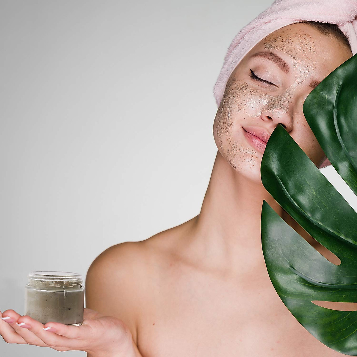 2oz Glass Jars 24 Pack, Hoa Kinh Mini Round Clear Glass Jars with Inner Liners and Black Lids, Perfect for Storing Lotions, Powders and Ointments.