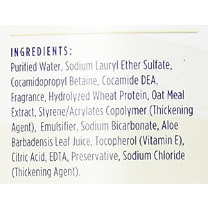 PetAg Fresh 'n Clean Oatmeal 'n Baking Soda Dog Shampoo - Tropical Fresh Scent - Strengthens, Repairs, & Protects Your Dog's Coat - 18 Fl Oz