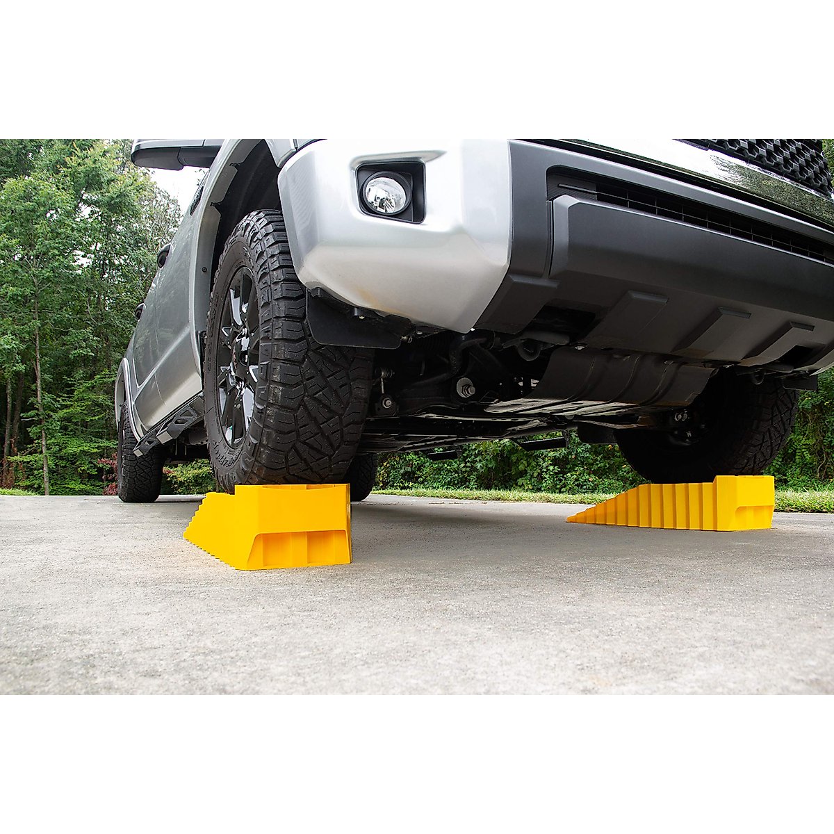 Camco 44559 Automotive Ramps, Set of Two - Provides Increased Ground Clearance for Easy Access to The Underside of Your Vehicle - for Use with Tires Up to 9-1/2-inches in Width