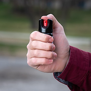 SABRE Magnum 60 Pepper Spray, 15 Bursts, 12-Foot (4-Meter) Range, Large 45 Gram Canister, UV Marking Dye, Wide Cone Spray Pattern, Black