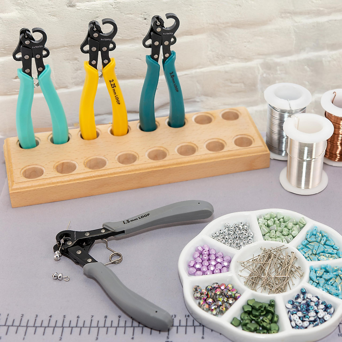 The Beadsmith 1-Step Looper Pliers, 2.25mm, 24-18g Craft Wire, Instantly Create Consistent Loops for Rosaries, Earrings, Bracelets, Necklaces and Wire Jewelry in One Step