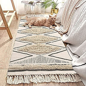 LEEVAN Boho Runner Rug 2.3'x5.3 Tufted Geometric Farmhouse Hallway Rugs with Tassels Washable Woven Tribal Diamond Throw Accent Rug Doormat for Kitchen Sink/Living Room/Bedroom