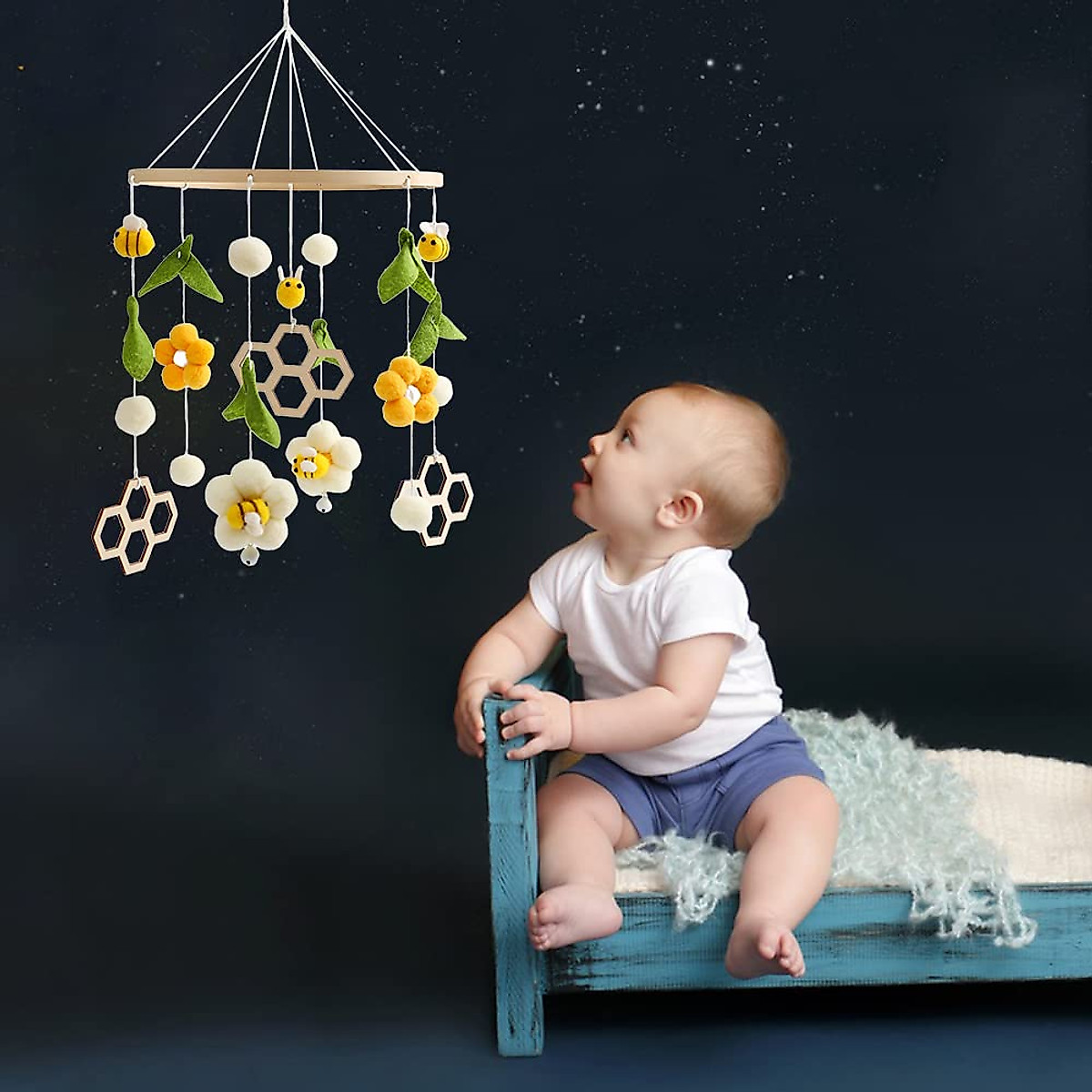 Bees Pendant Crib Mobile Wind Chime Hanging Bees and Bee Hive Bell Pendant Children Room Living Room Party Decoration Gift for Boys Girls