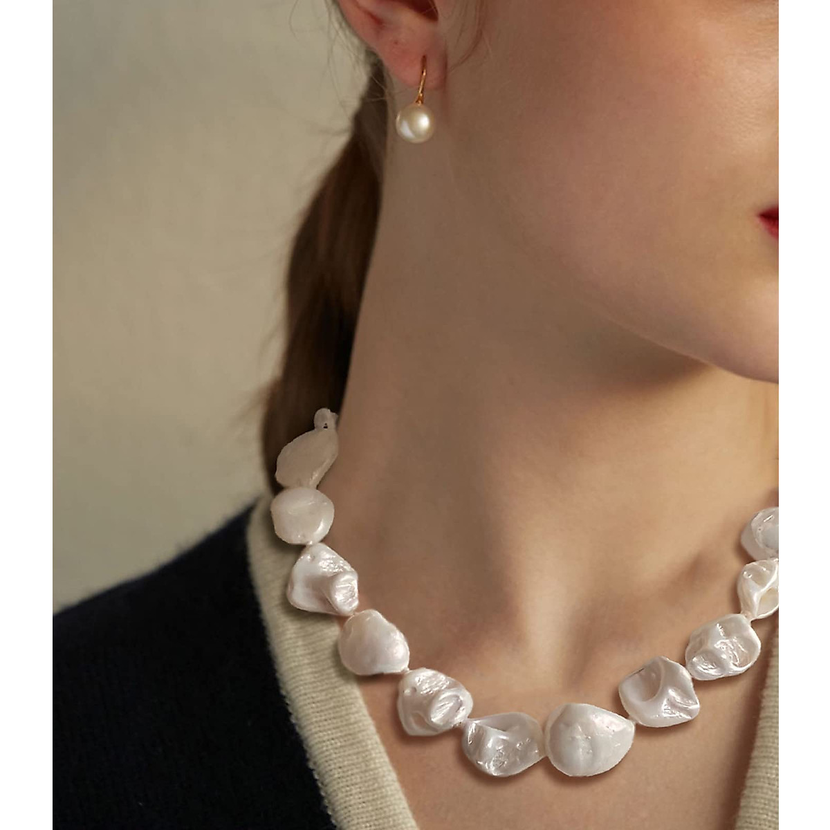 Pearl Choker Necklace for Women Boho Beaded Statement Necklace with Black White Large Freshwater Pearls Silver Fashion Jewelry Gift(White)