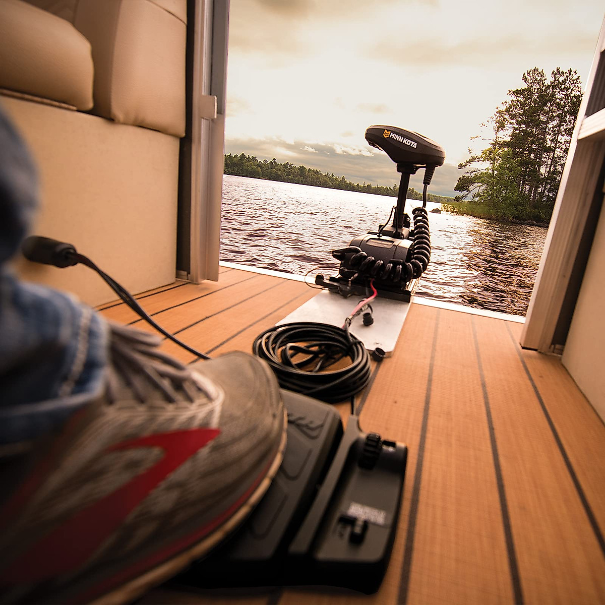 Minn Kota 1358745 Pontoon Freshwater Electric-steer Bow-Mount Trolling Motor with Digital Maximizer & PowerDrive Foot Control, 55 lbs Thrust, 48" Shaft