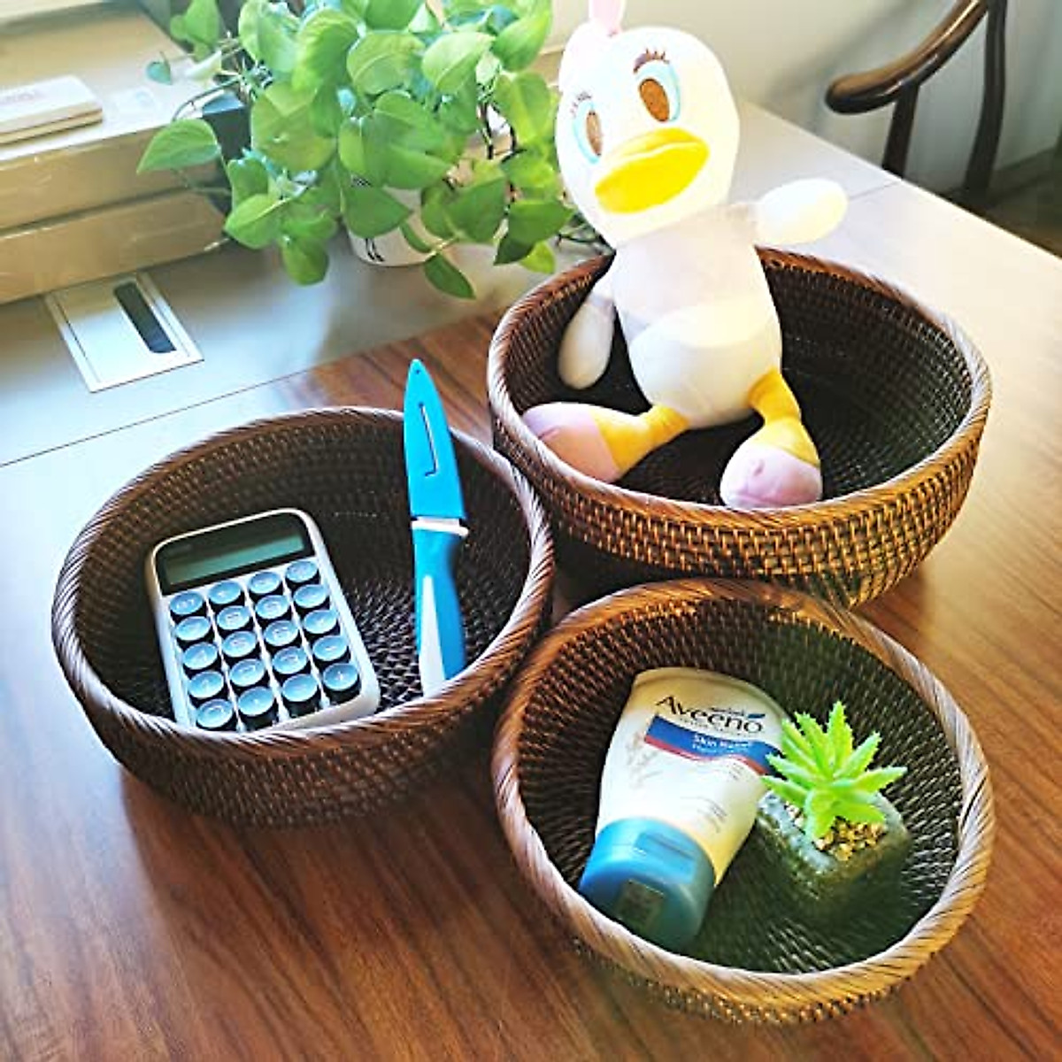 AMOLOLO 3 Pack Round Rattan Bowl Basket, 8 9 10 Inch Handmade Wicker Basket Tray with Scalloped Edge and 3”Deep Wall, Woven Dark Brown Bread Basket Fruit Bowl Key Holder Table Centerpiece, 3-Size