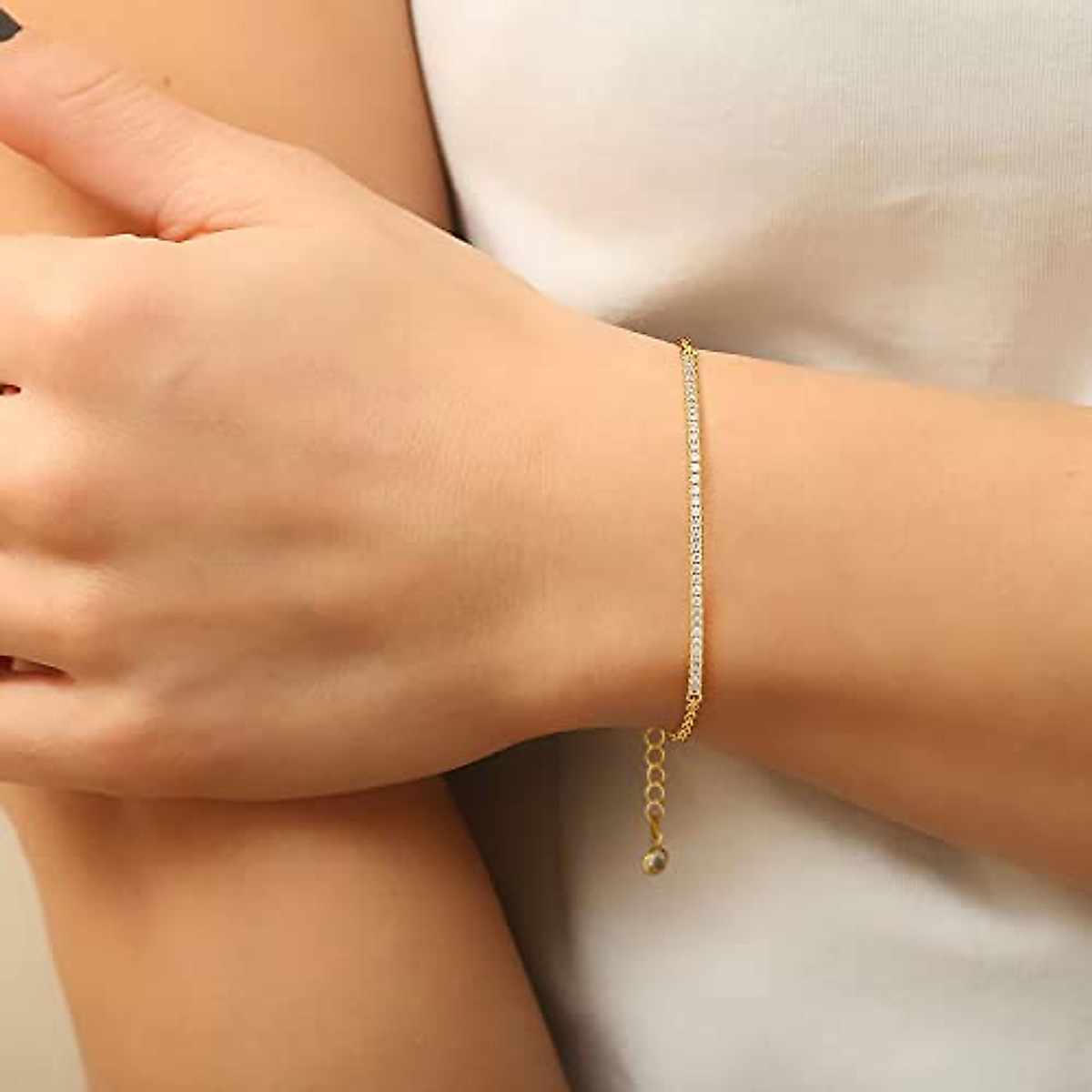 Gold Bracelets for Women, 14k Gold Plated Figaro Chain Braclelets for Women Dainty Gold Bracelets for Women Simple Gold Bracelet Thin Bracelets for Women Teen Girls Jewerly Gifts