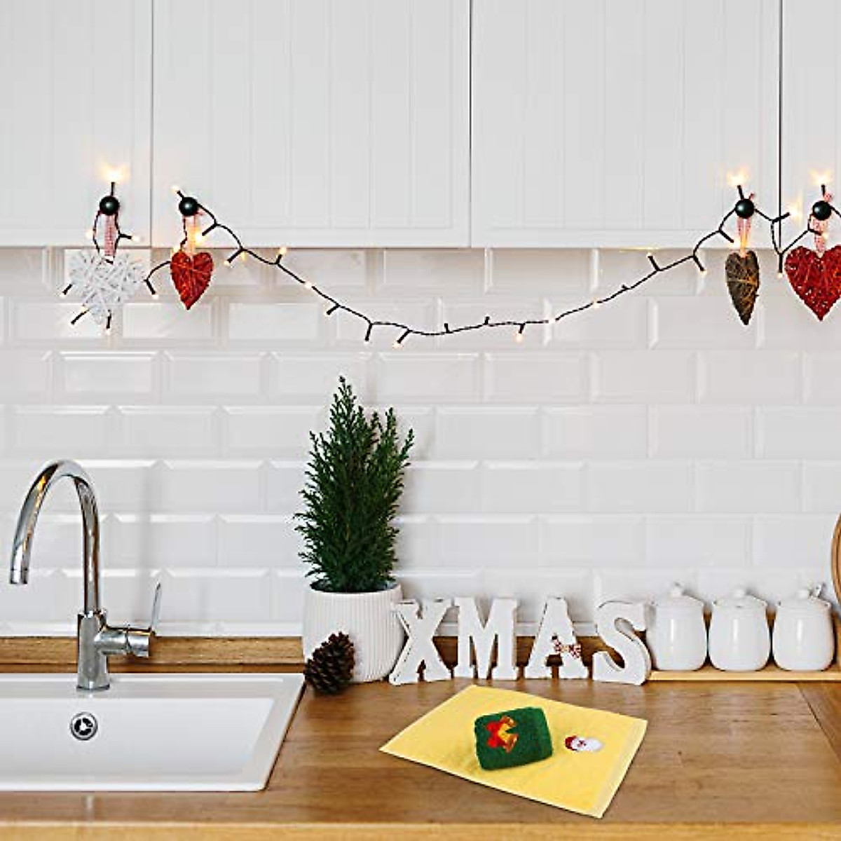 Aneco 4 Pack Christmas Hand Towels 12 x 18 Inches 100% Pure Cotton Washcloths Towels Christmas Pattern Design Christmas Towels Gift Set, Bathroom Decorative Dish Towels Set (Red, White, Yellow, Green)