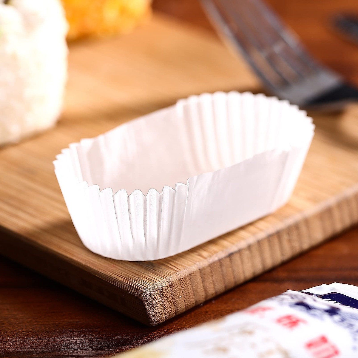 Cabilock 2000pcs Oval Cake Cups Disposable Baking Cups Cake Cup Wrap Paper Boat Shape Cake Cups Party Supplies for Cakes Muffins