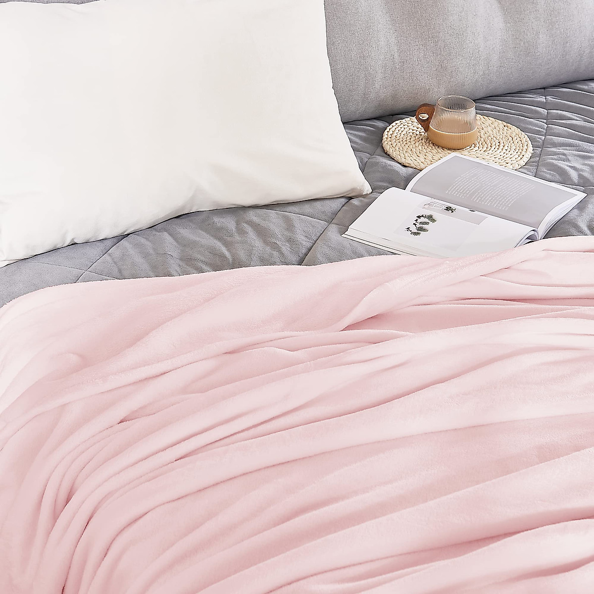 NICETOWN Pink Fleece Throw Blanket for Couch Sofa, Soft Fuzzy Plush Kids Blanket, Luxury Flannel Lap Blanket, Super Cozy and Comfy for Fall Winter (Pink, 50" x 60")