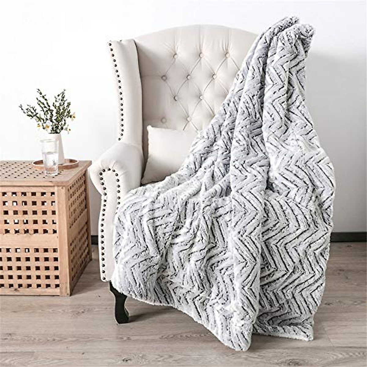 Grey Striped Throw Blanket Super Soft Warm Faux Fur with White Sherpa Back Blanket, Faux Fur Sherpa Reversible Double Sided Fuzzy Faux Fur Throw Blanket Silky Soft Throw Machine Washable(50X60)