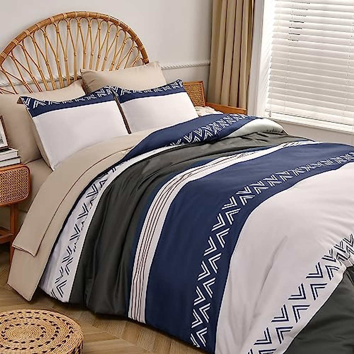 DHSFKBE Stripe Comforter Set Queen Size, 7 Piece Bed in a Bag, Blue and White Striped Patchwork Pattern Comforter with Sheets, Soft Microfiber Complete Bedding Set for All Season (Blue, 90"X90")
