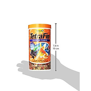 TetraFin Goldfish Flakes 7.06 Ounces, Balanced Diet Fish Food