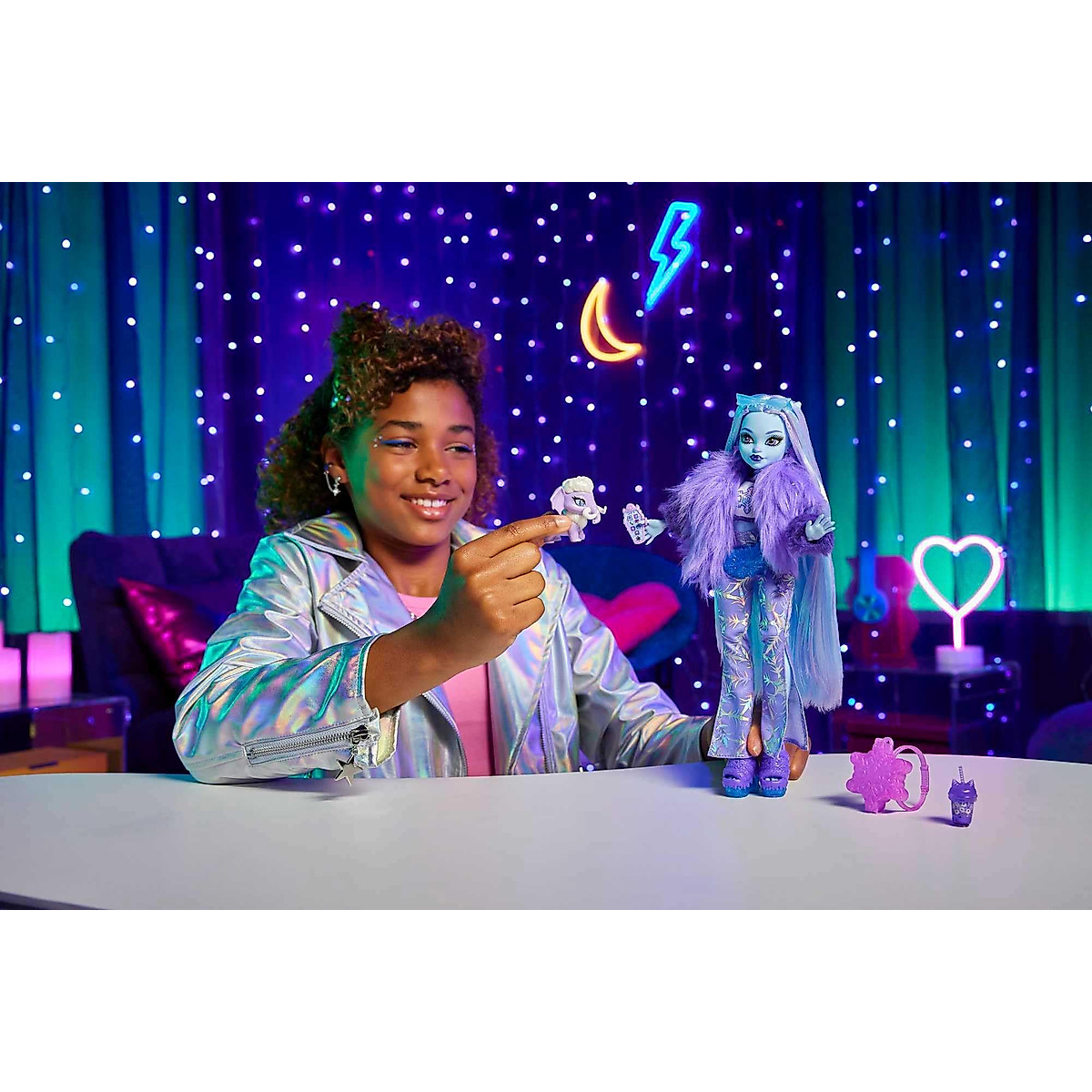 Monster High Doll, Abbey Bominable Yeti with Pet Mammoth Tundra & Accessories Including Furry Scarf & Snowflake Backpack