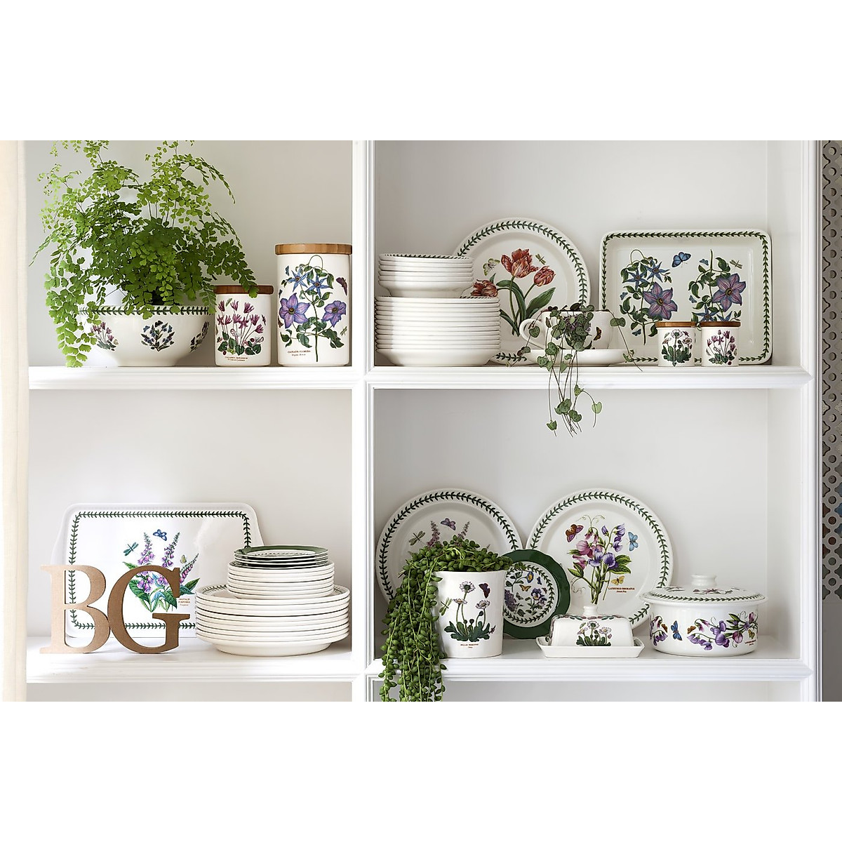 Portmeirion Botanic Garden Covered Casserole | 3 Pint Casserole Dish with Sweet Pea Motif | Made from Porcelain | Oven, Dishwasher, and Microwave Safe