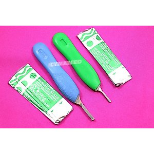 200 Scalpel Blades #10 + #20 with #3#4 Plastic Handle - Suitable for Dermaplaning (CYNAMED)