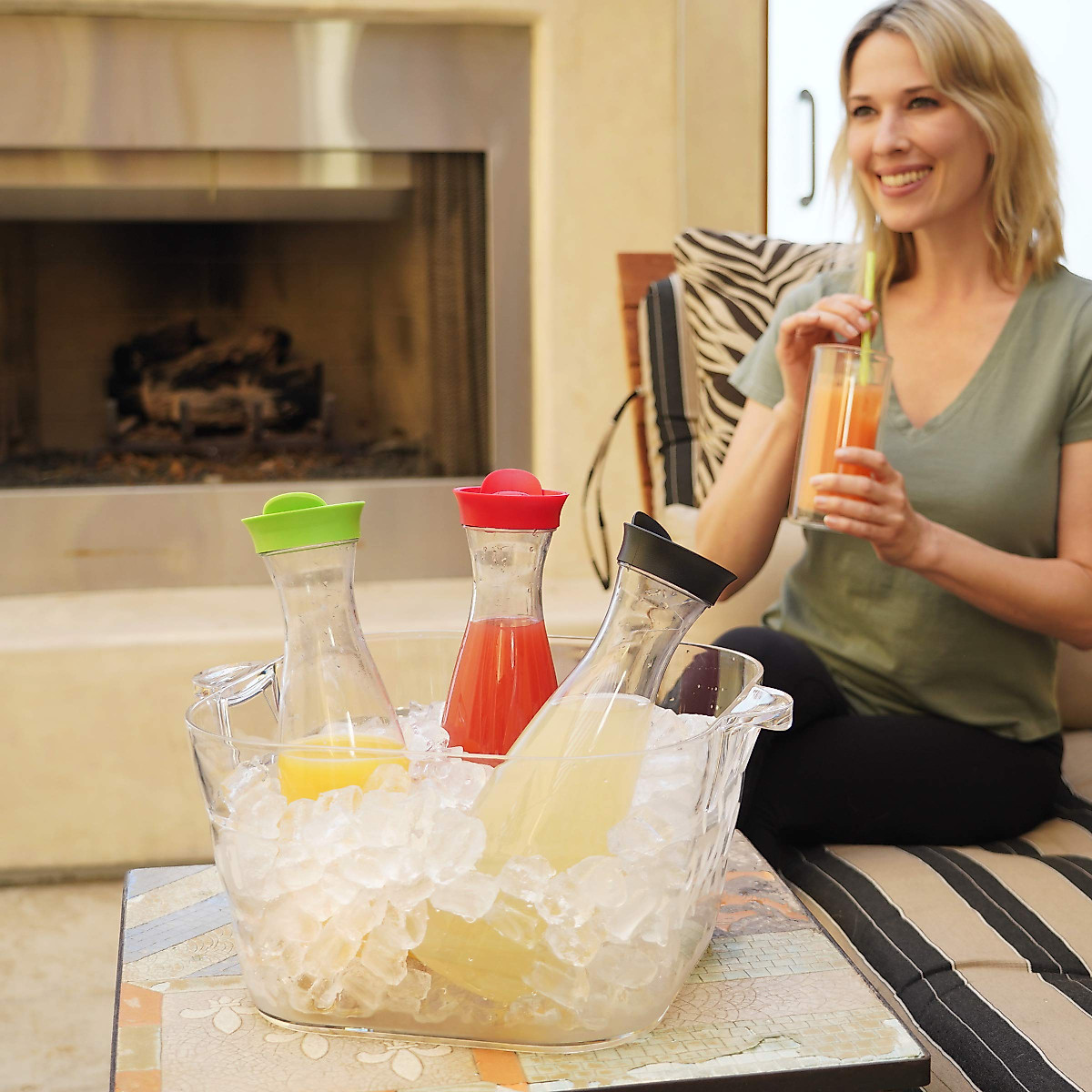 OGGI Acrylic Square Party Tub - Clear Beverage Cooler w/Handles, Wine Cooler, Beer Chiller, Ideal Party Tubs for Drinks, Use Ice Tub for Indoor or Outdoor Bars, 16.75" x 14"