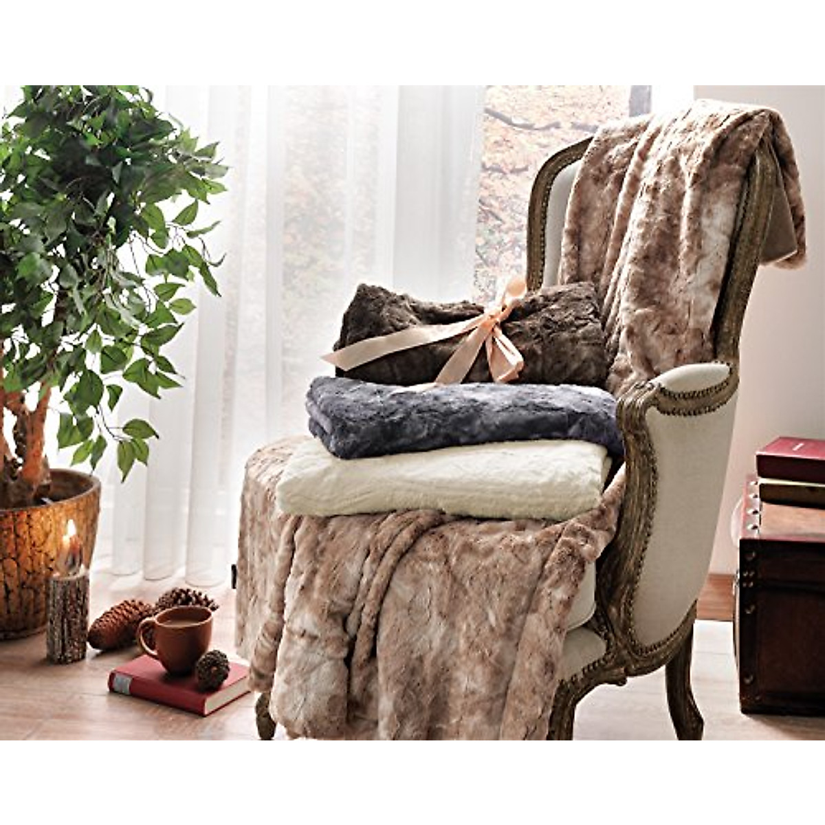 Brielle Faux Fur Oversized Throw, 50" by 70", Tundra Swan Dark Brown (807000148165)