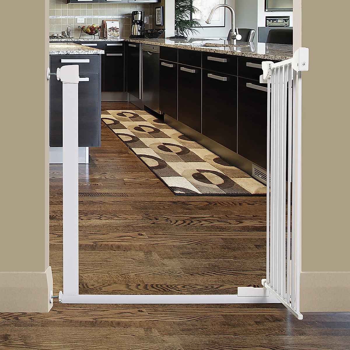 Dreambaby Boston Magnetic Auto Close Baby Gate (29.5-32.5 inches)