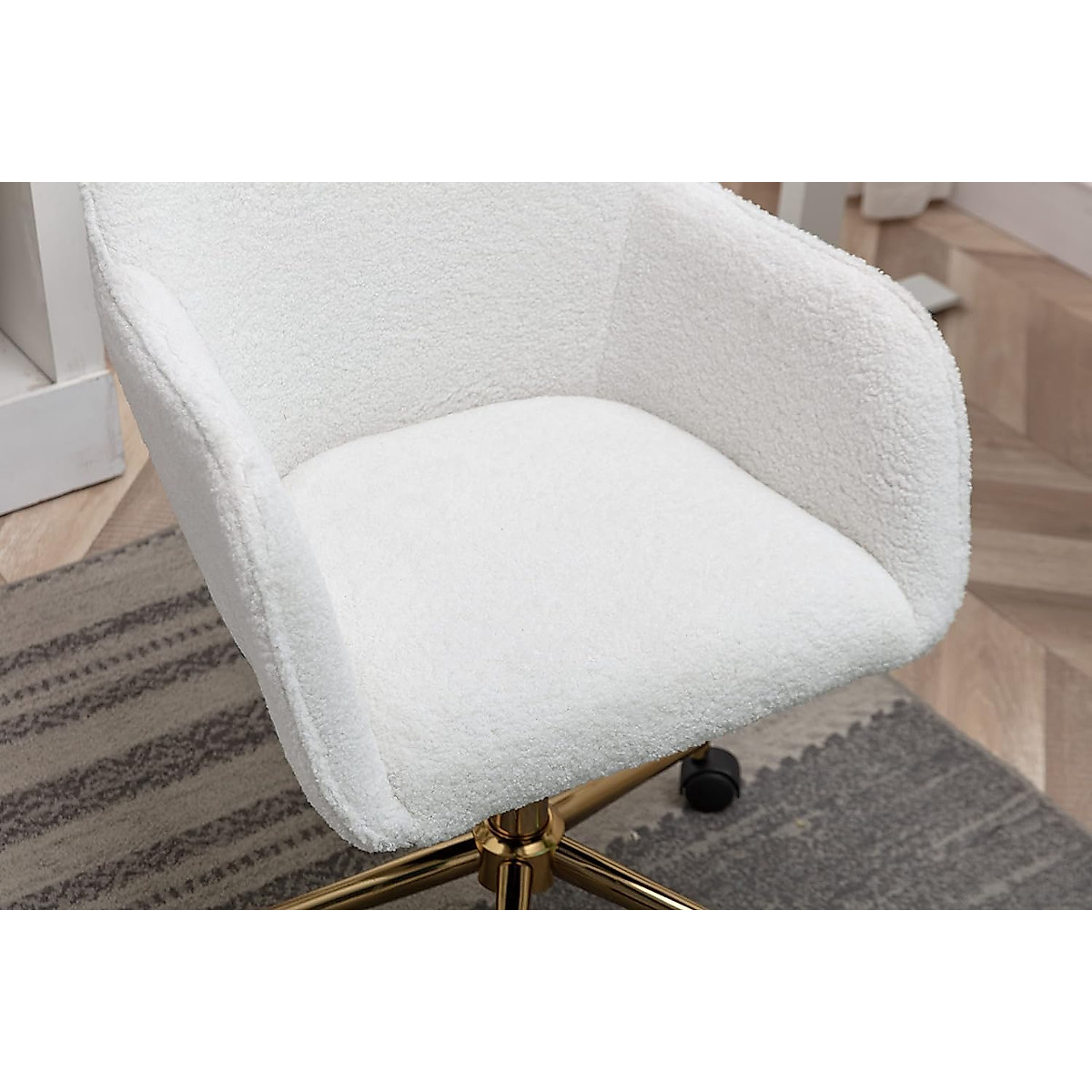 Yoluckea Faux Fur Desk Chair for Women Girl Teen, Home Office Desk Chair with Rolling Wheels, Modern Furry Vanity Chair for Makeup Room Bedroom Living Room, Adjustable Swivel Cute White Desk Chair