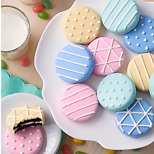 Wilton EZ Thin Dipping Aid for Candy Melts Candy, 6 oz.